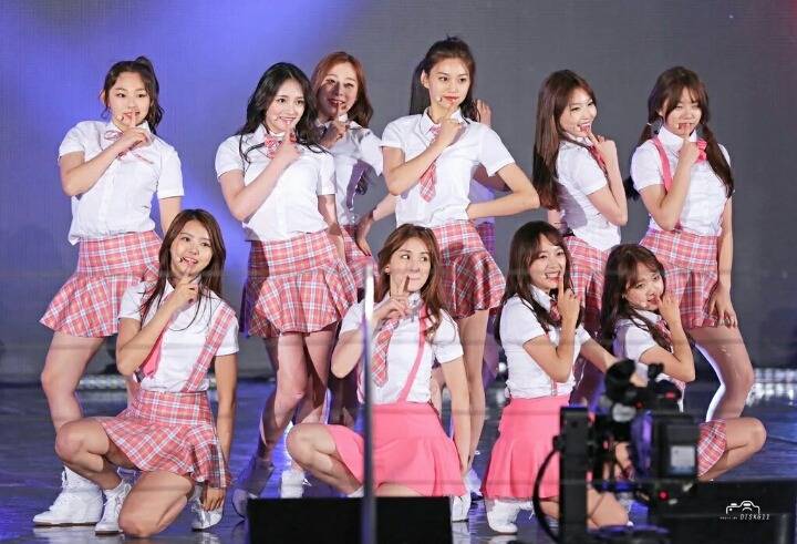 오늘자 IOI 김세정 게릴라콘서트.jpg - 인스티즈(instiz) 이슈 카테고리