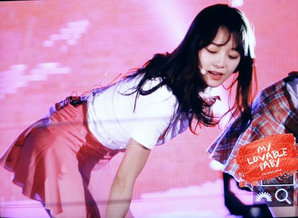 오늘자 IOI 김세정 게릴라콘서트.jpg - 인스티즈(instiz) 이슈 카테고리