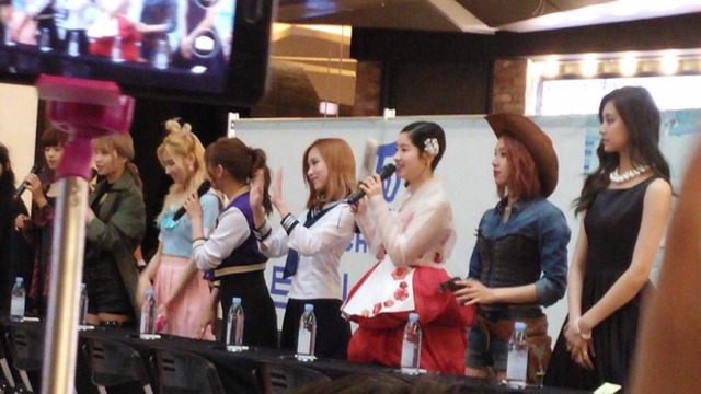 이시각 트와이스 팬싸인회 멤버들 의상 - 인스티즈(instiz) 이슈 카테고리