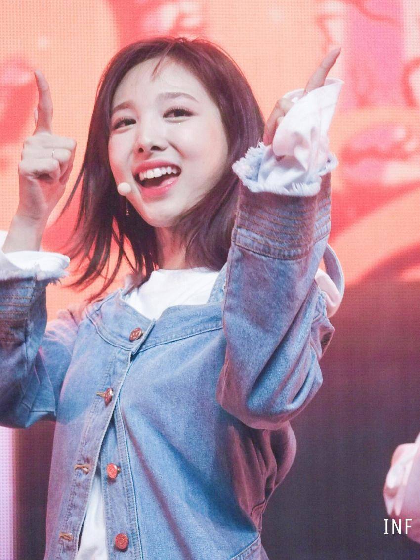 Re:이쁜 나연~찡이지만 과자흘리는 칠칠맞은 나연이 - 인스티즈(instiz) 이슈 카테고리