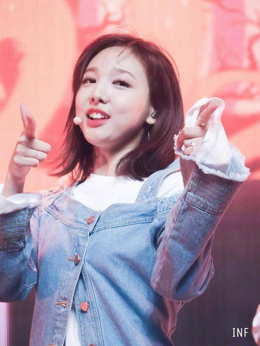 Re:이쁜 나연~찡이지만 과자흘리는 칠칠맞은 나연이 - 인스티즈(instiz) 이슈 카테고리