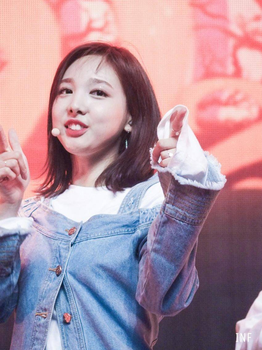 Re:이쁜 나연~찡이지만 과자흘리는 칠칠맞은 나연이 - 인스티즈(instiz) 이슈 카테고리