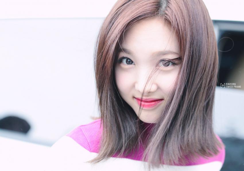 Re:이쁜 나연~찡이지만 과자흘리는 칠칠맞은 나연이 - 인스티즈(instiz) 이슈 카테고리