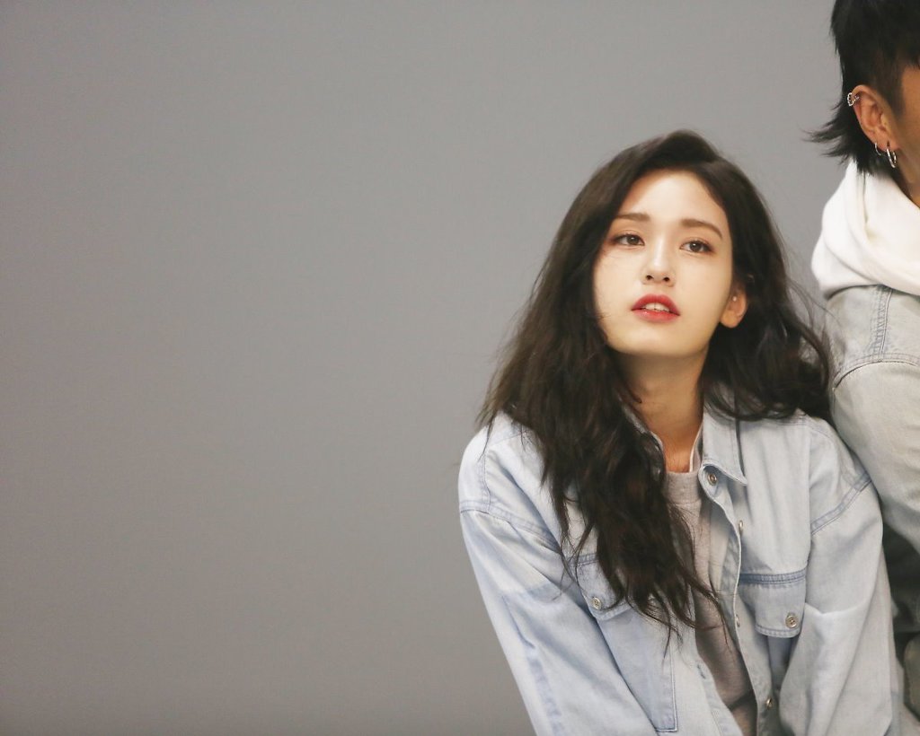 전소미 청바지 광고촬영현장.jpggif - 인스티즈(instiz) 이슈 카테고리