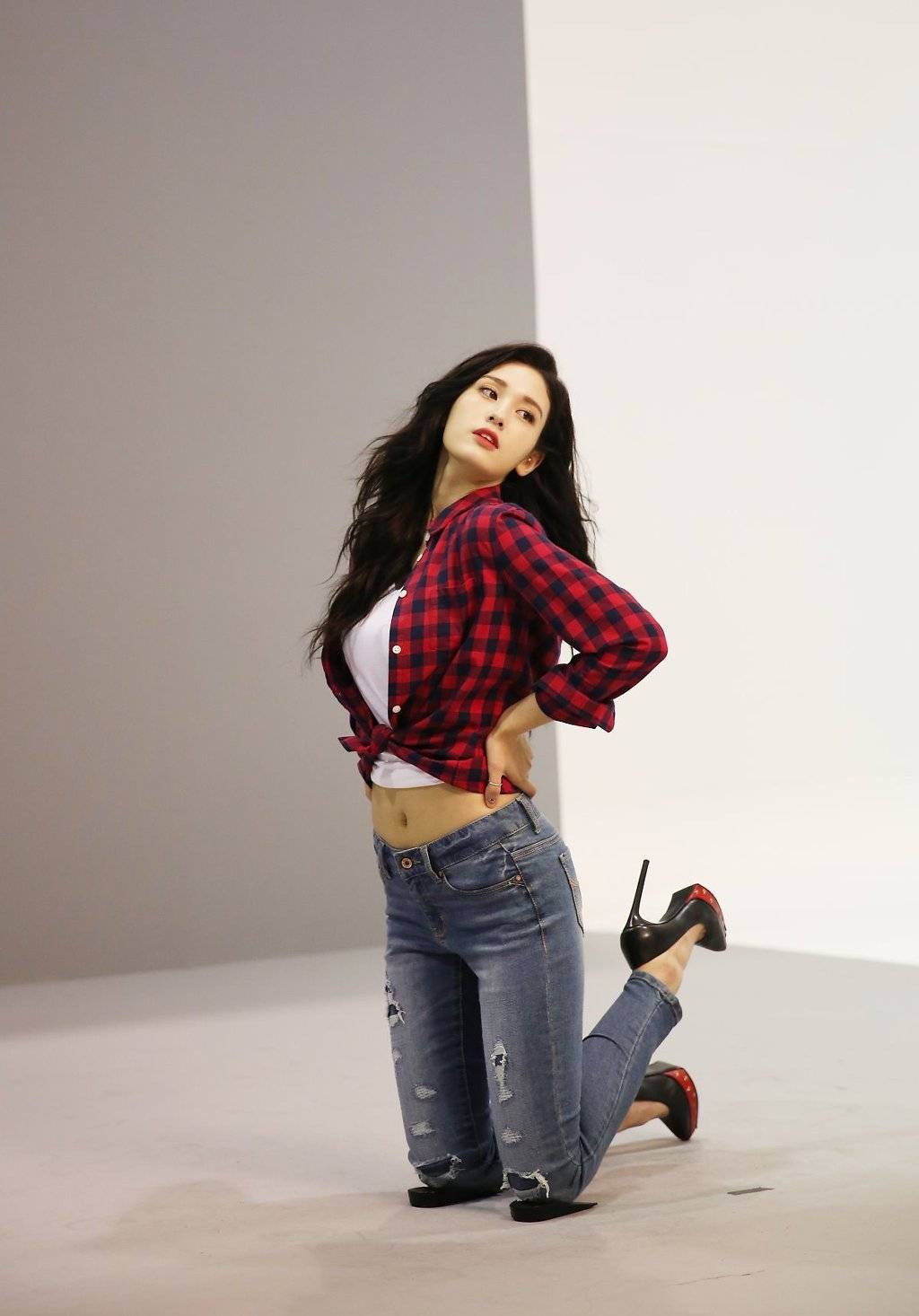 전소미 청바지 광고촬영현장.jpggif - 인스티즈(instiz) 이슈 카테고리