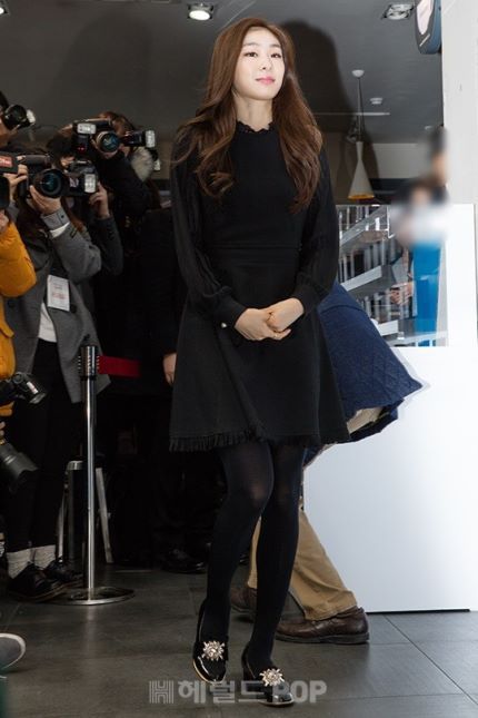 오늘 SKT갤럭시s7 개통식에 참석한 김연아 - 인스티즈(instiz) 이슈 카테고리