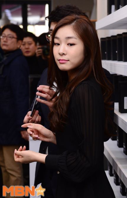 오늘 SKT갤럭시s7 개통식에 참석한 김연아 - 인스티즈(instiz) 이슈 카테고리