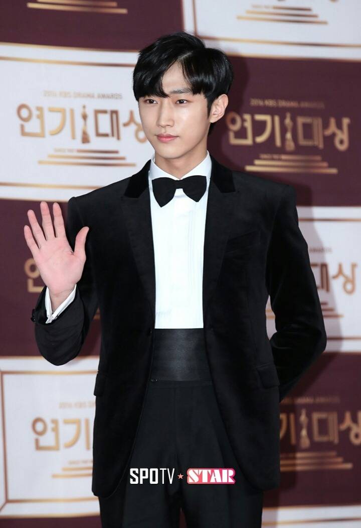 오늘자 B1A4 진영 - 인스티즈(instiz) 이슈 카테고리