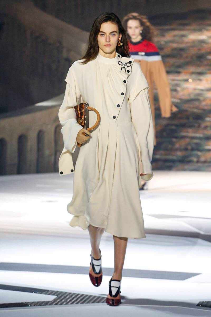 루브르 박물관에서 열린 2018 F/W 루이비통 컬렉션 (최소라, 박희정, 정호연, 신현지) - 인스티즈(instiz) 인티포털 카테고리