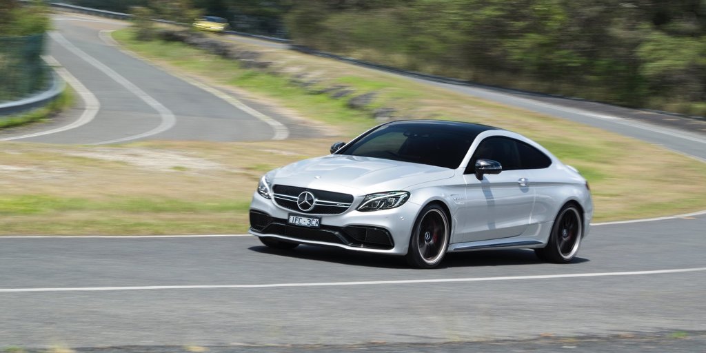 2016 BMW M4 vs 2016 Mercedes-AMG C63 S Coupe - 인스티즈(instiz) 이슈 카테고리