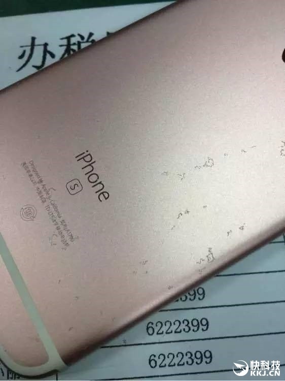 아이폰 6S, 6S 플러스 일부 기종에서 발생 중인 케이스 부식 문제.jpg - 인스티즈(instiz) 이슈 카테고리