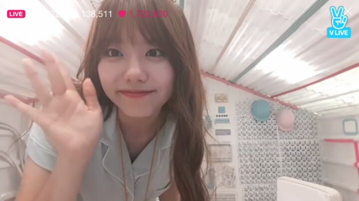 오늘자 김소혜 브이앱 움짤 (ioi) - 인스티즈(instiz) 이슈 카테고리