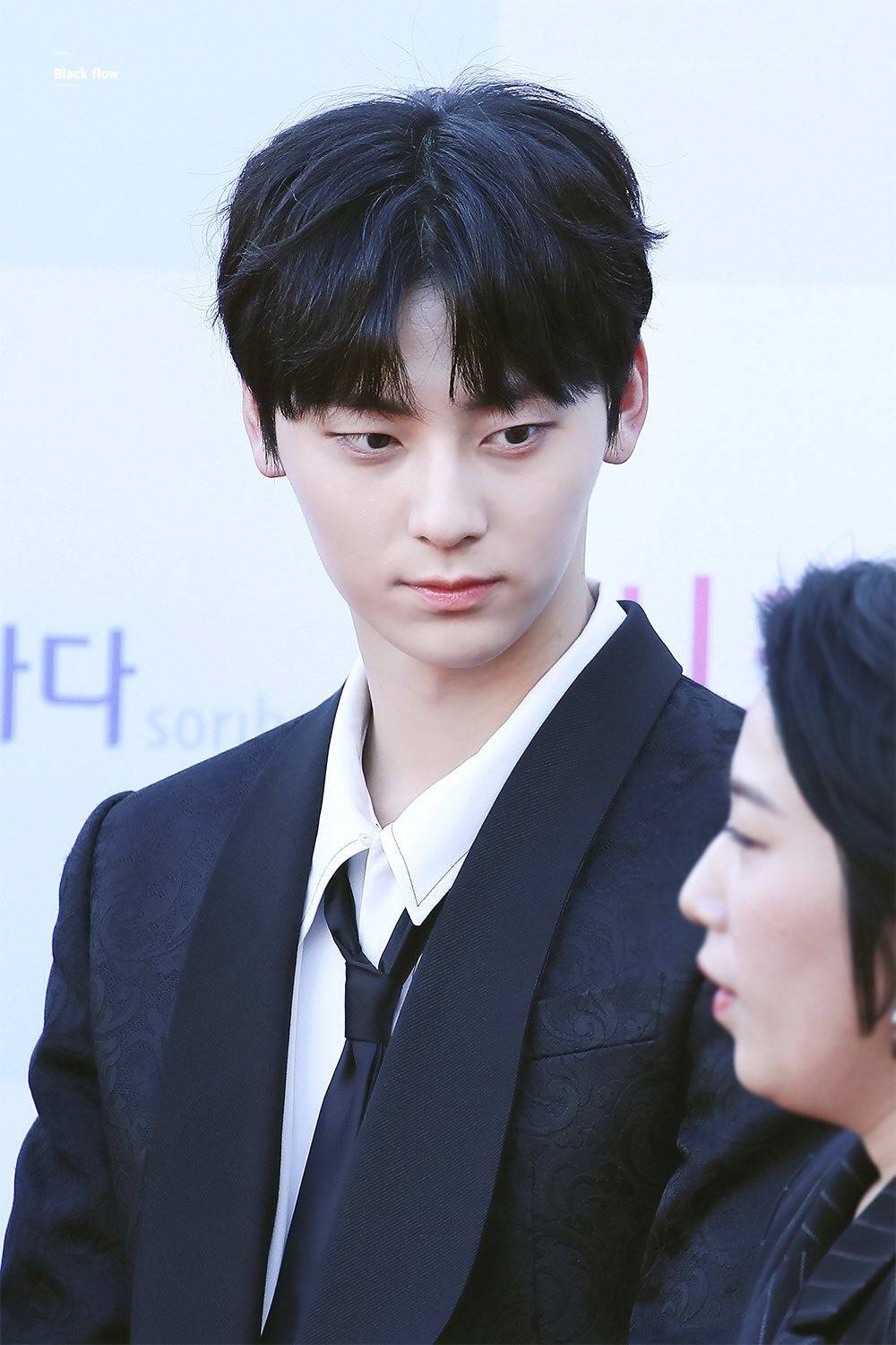 [워너원] 20cm 진한 아이컨텍을 받을수 있다는 황민현 팬싸모습 - 인스티즈(instiz) 이슈 카테고리