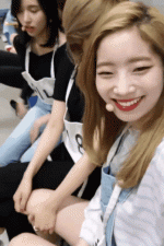 두부 쪼물딱거리는 정연 .gif - 인스티즈(instiz) 이슈 카테고리