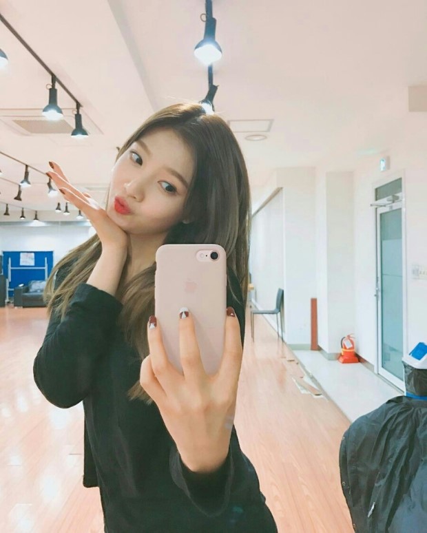 아이폰 쓰는 레드벨벳의 LG V50 광고 - 인스티즈(instiz) 이슈 카테고리