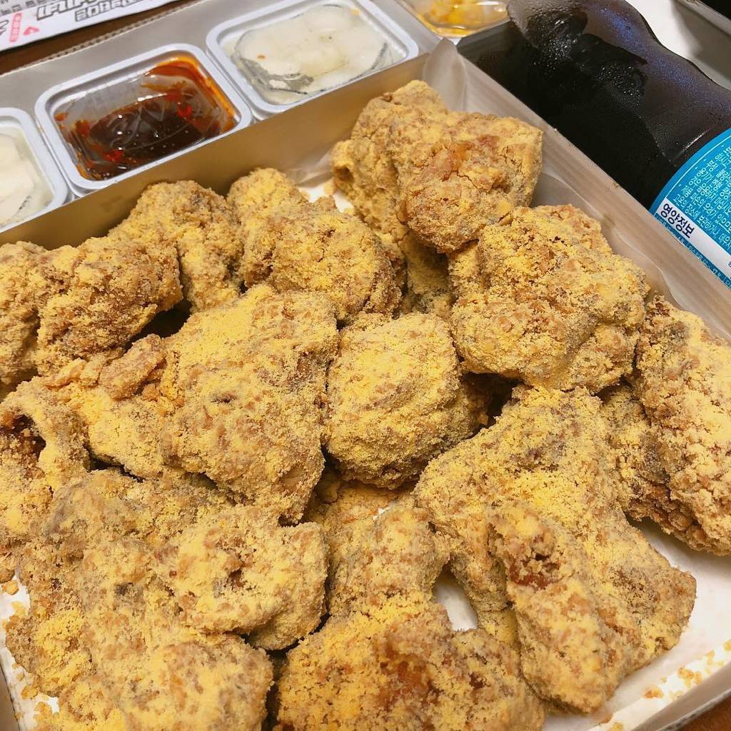 [대결] bhc 뿌링클 vs 네네치킨 스노윙치즈 - 인스티즈(instiz) 이슈 카테고리