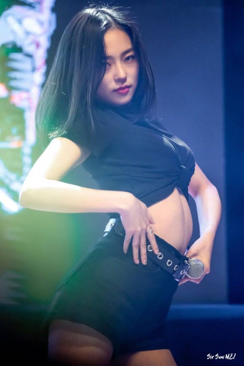 눈을 희번덕거리는 CLC 예은.jpg - 인스티즈(instiz) 이슈 카테고리