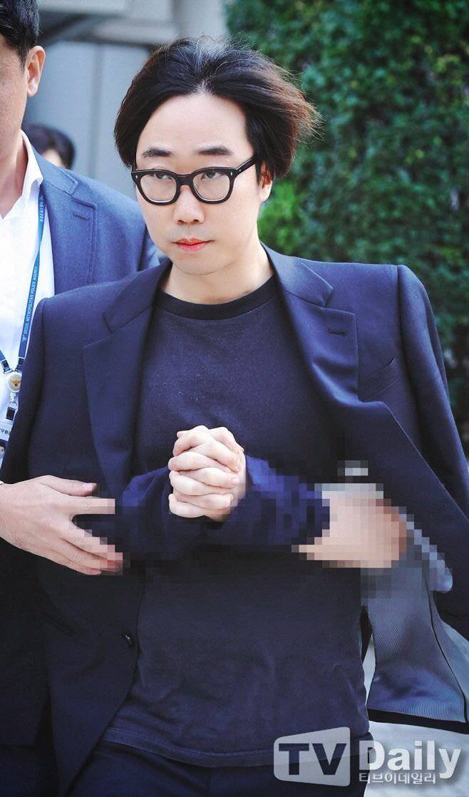 프듀48 안준영pd....출근길 사진 레전드.jpg - 인스티즈(instiz) 이슈 카테고리
