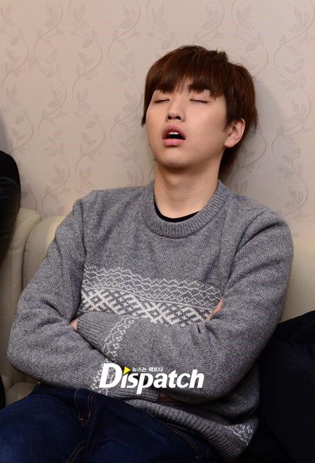 [스타캐스트] '지금 바로, 열어봐'…B1A4, 대기실 습격 사건 - 인스티즈(instiz) 이슈 카테고리