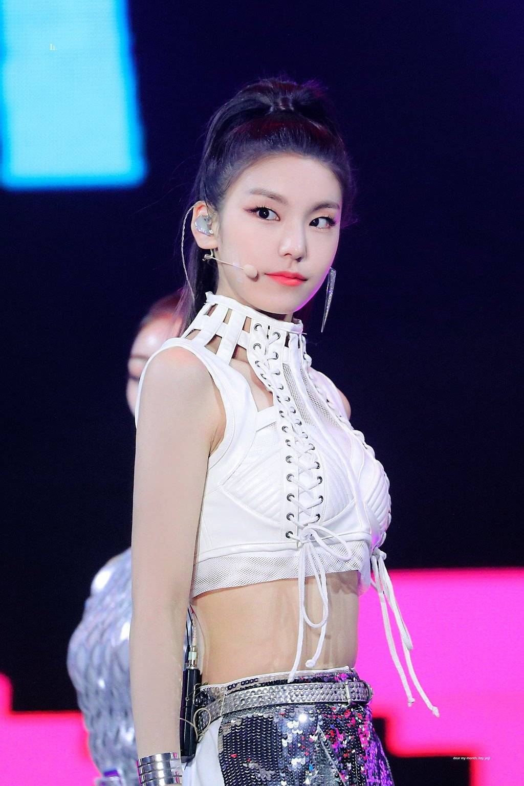 어제 골든디스크어워즈 ITZY 예지.jpgif - 인스티즈(instiz) 이슈 카테고리