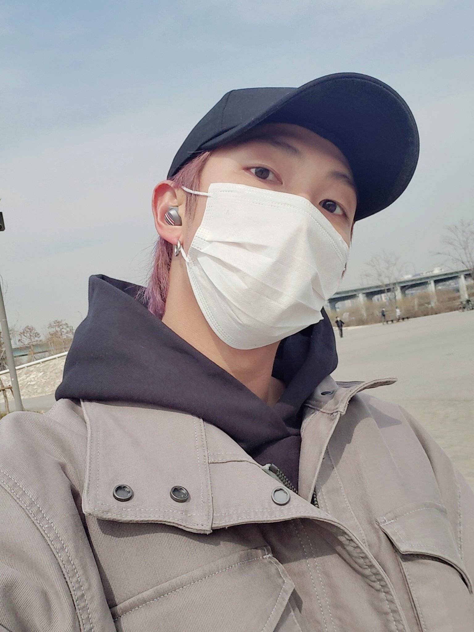따릉이 타고 방송국 출근한 방탄 RM - 인스티즈(instiz) 인티포털 카테고리