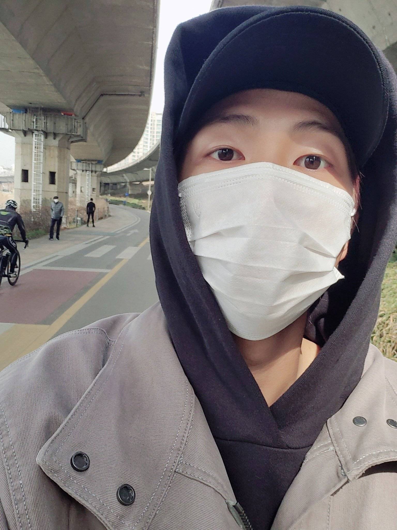 따릉이 타고 방송국 출근한 방탄 RM - 인스티즈(instiz) 인티포털 카테고리