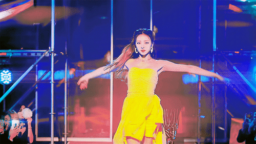 있지 막내 유나 풀뱅 앞머리에 반응하는 itzy 언니들.twt - 인스티즈(instiz) 이슈 카테고리