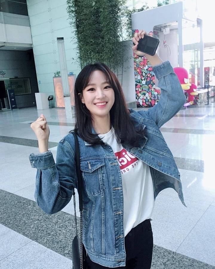 장예원 아나 퇴사 후 '씨네타운' 임시 DJ 맡게 된 사람.jpgif - 인스티즈(instiz) 이슈 카테고리