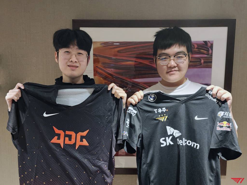 T1 Zeus & JDG 369 유니폼 교환 - 인스티즈(instiz) 인티포털 카테고리