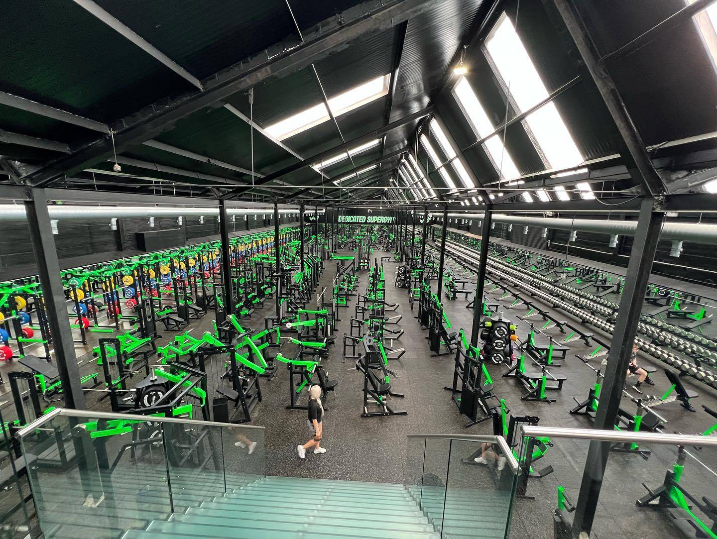 영국 리버플에 있는 헬스짐 "dedicated super gym" - 인스티즈(instiz) 인티포털 카테고리