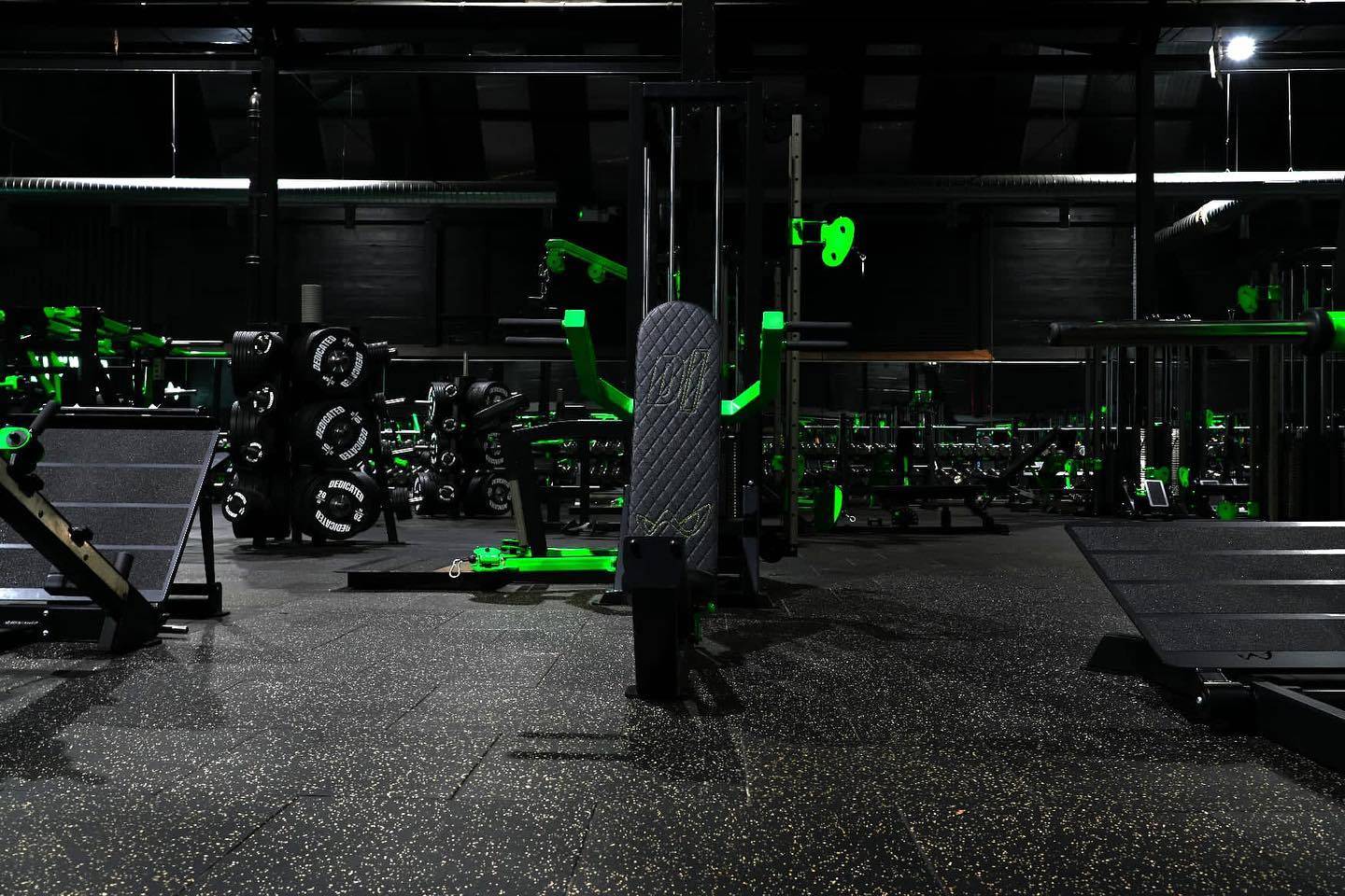 영국 리버플에 있는 헬스짐 "dedicated super gym" - 인스티즈(instiz) 인티포털 카테고리