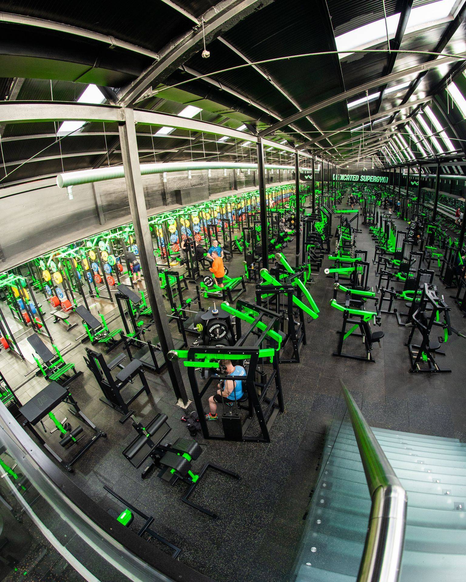 영국 리버플에 있는 헬스짐 "dedicated super gym" - 인스티즈(instiz) 인티포털 카테고리