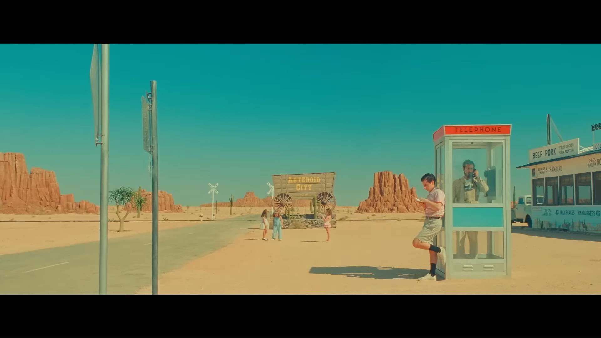 또 한번 미친 색감 보여주는 웨스 앤더슨 감독의 신작 영화 애스터로이드 시티 예고편 공개 인스티즈 Instiz 이슈 카테고리
