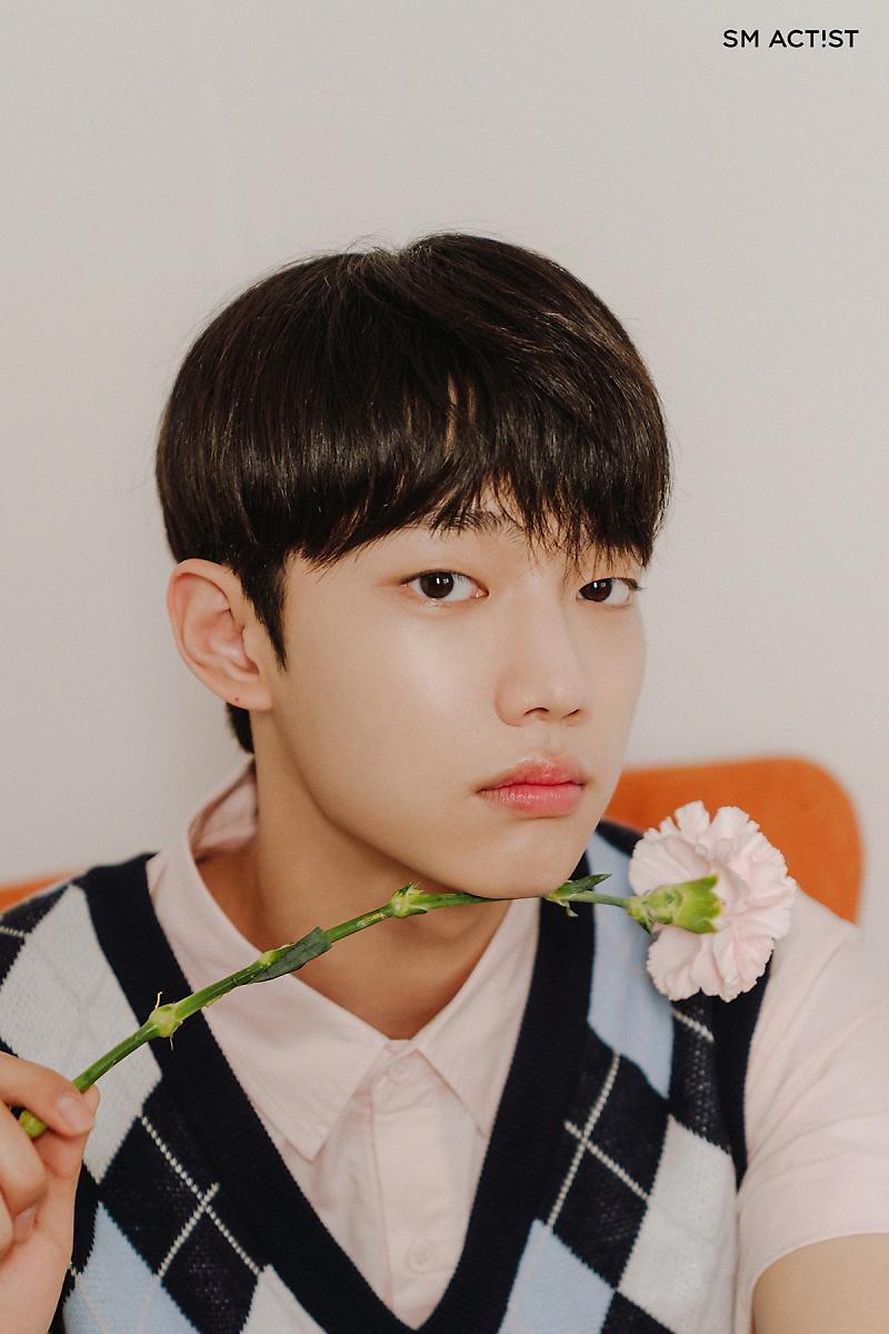오늘 공개된 SM 신인배우 화보 - 인스티즈(instiz) 인티포털 카테고리