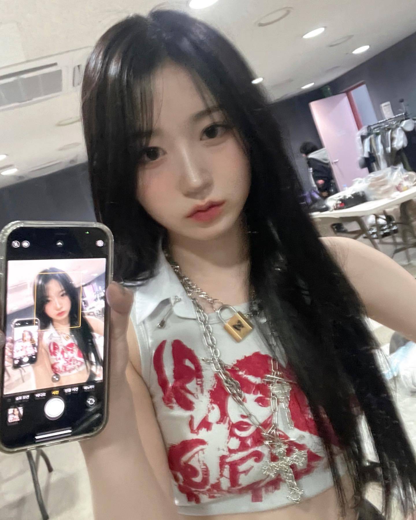 최근 아이돌들 사이에서 유행하는 mz 거셀 포즈.jpg - 인스티즈(instiz) 이슈 카테고리