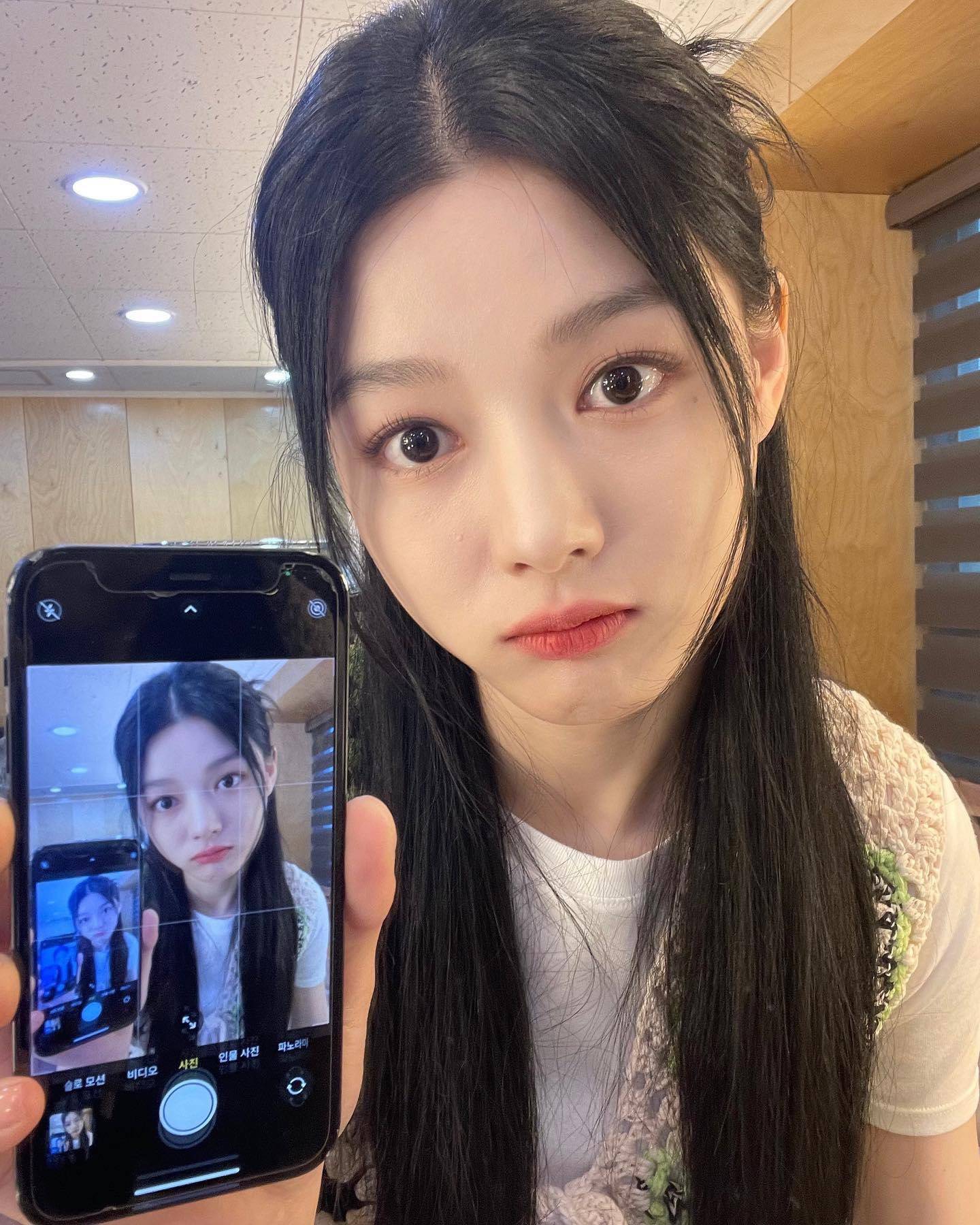 최근 아이돌들 사이에서 유행하는 mz 거셀 포즈.jpg - 인스티즈(instiz) 이슈 카테고리