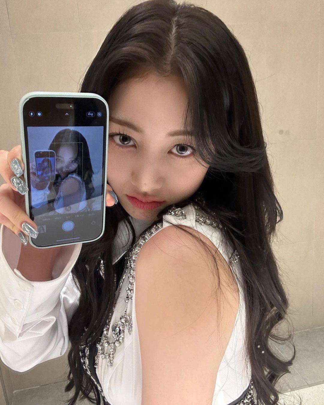 최근 아이돌들 사이에서 유행하는 mz 거셀 포즈.jpg - 인스티즈(instiz) 이슈 카테고리