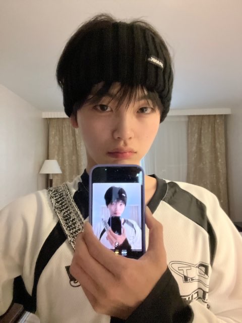 최근 아이돌들 사이에서 유행하는 mz 거셀 포즈.jpg - 인스티즈(instiz) 이슈 카테고리