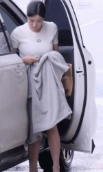 어제 일본 출국하는 권은비 .gif - 인스티즈(instiz) 이슈 카테고리