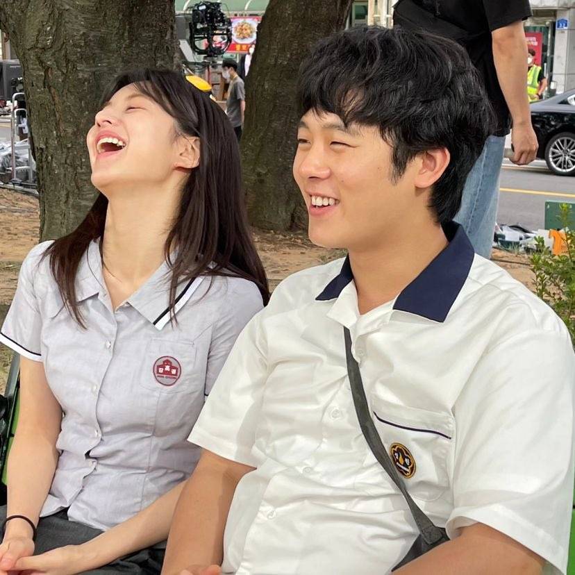 무빙 김봉석-장희수 그 자체라고 이슈중인 본체 배우들 고윤정-이정하 노는 모습.twt - 인스티즈(instiz) 이슈 카테고리