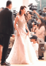 드레스 입은 수지 근황 .gif - 인스티즈(instiz) 이슈 카테고리