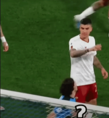 동료한테 시비거는 상대방 날려버리는 김민재.gif - 인스티즈(instiz) 이슈 카테고리