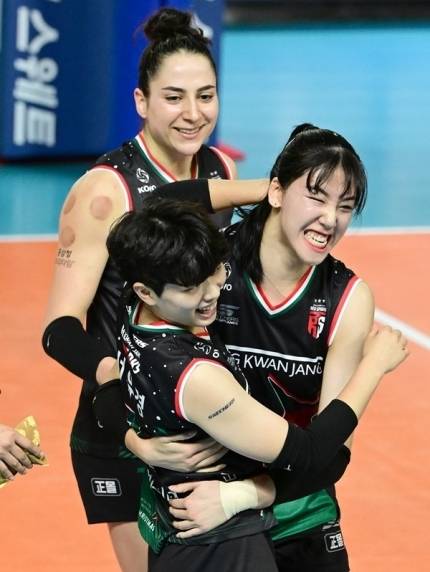 지아-메가 39점 폭발! 정관장 4위 탈환→3위 GS 맹추격…도로공사 왜 이러나, 1110일 만에 6연패 수모 [MK대전] - 인스티즈(instiz) 이슈 카테고리