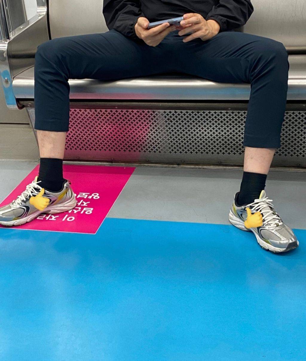 지하철 임신부배려석 근처의 쩍벌남 인스티즈 Instiz 이슈 카테고리