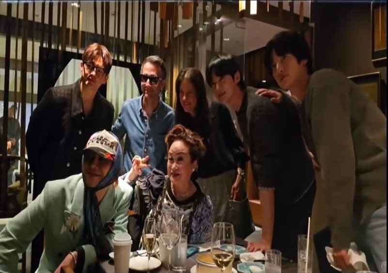 [정보/소식] [단독] 지드래곤 토닥이는 이미경 CJ부회장…즐거운 '마마 어워즈' 현장 - 인스티즈(instiz) 연예 카테고리