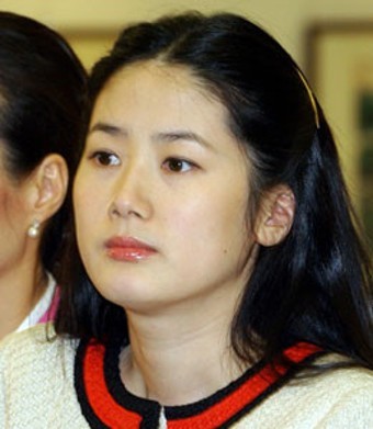 심은하 2001년 은퇴 후 2년만에 전시회에서 첫 모습 - 인스티즈(instiz) 이슈 카테고리