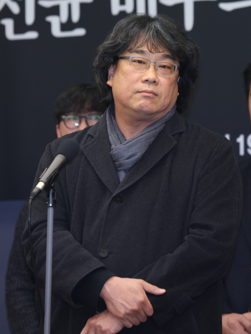 [TVis] 봉준호 감독 '故이선균, 누가 뭐래도 좋은 사람·배우”('질문들') - 인스티즈(instiz) 이슈 카테고리