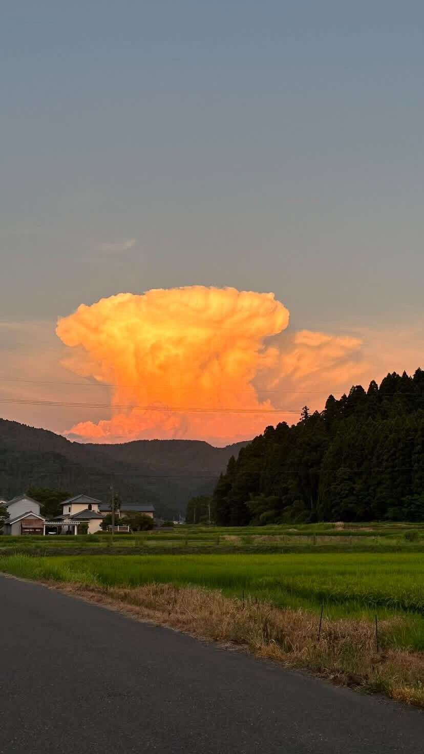 일본에서 찍힌 신기한 구름 - 인스티즈(instiz) 이슈 카테고리