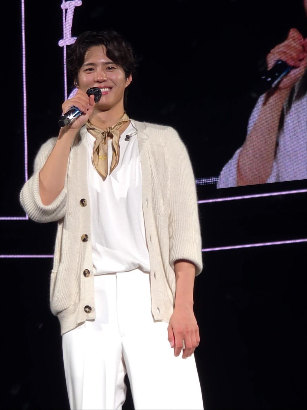 팬미팅에서 만삭임산부를 발견한 박보검.jpg - 인스티즈(instiz) 이슈 카테고리