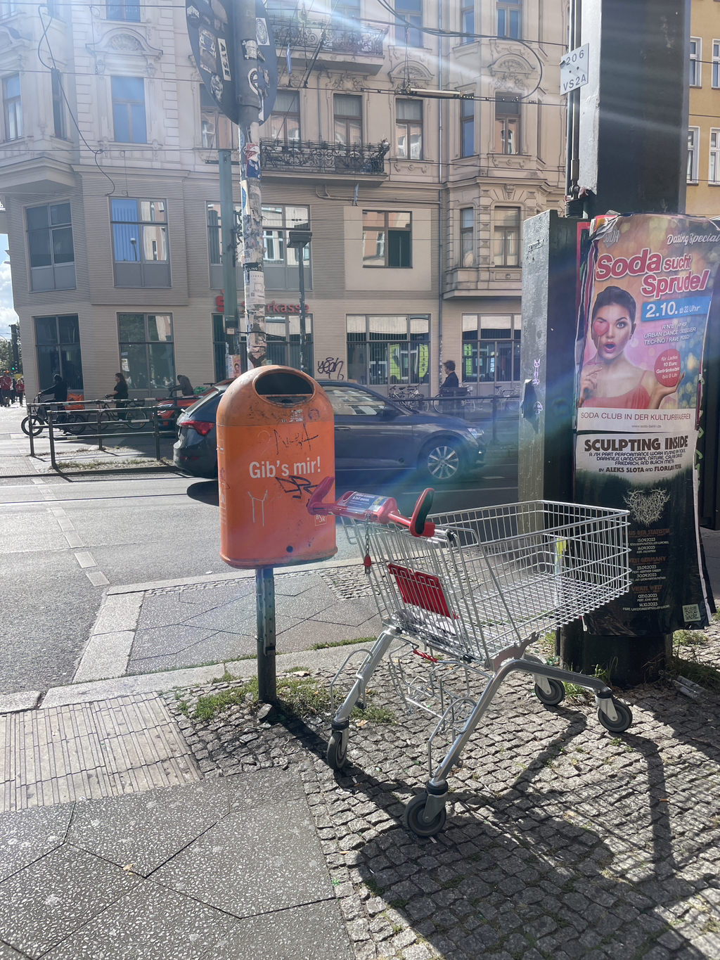 독일에서 찍어온 베를린 쓰레기통 같이 봐주라 - 인스티즈(instiz) 이슈 카테고리